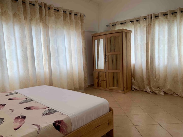 One Cozy Bedroom- 5mins From Knust & Free Parking - Kumasi