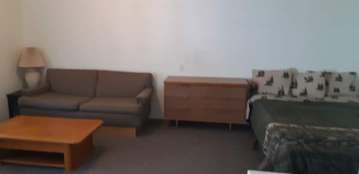 Private Quiet Room #6 With Queen Bed Wi-fi - Grand Forks