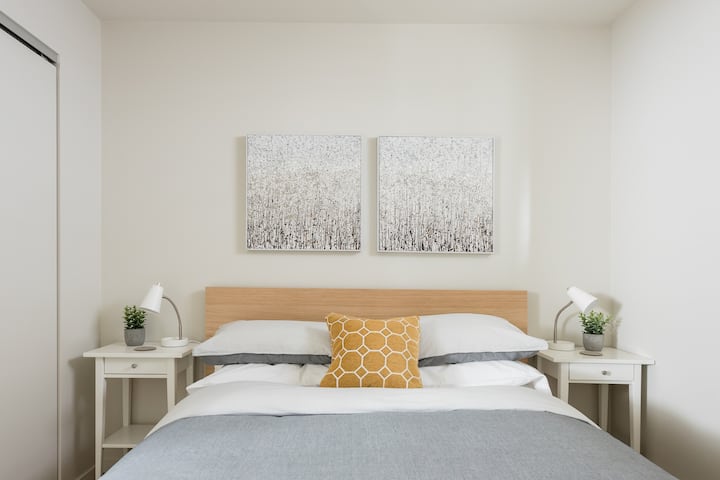 Modern Relaxed Suite In Hip South Main/fraser Area - Vancouver