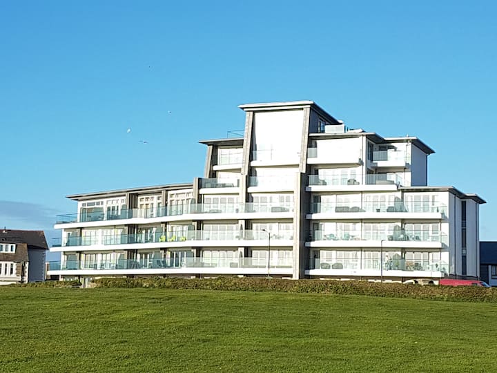 Stunning Views At Lusty Glaze - Fistral Beach