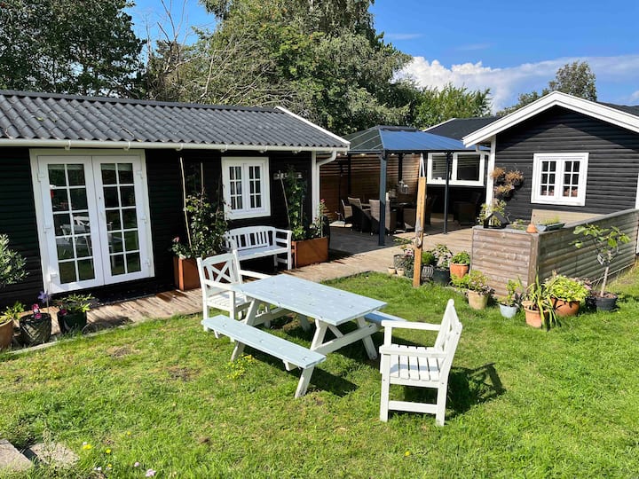 Family-friendly Summerhouse Steps From The Shore - Denmark