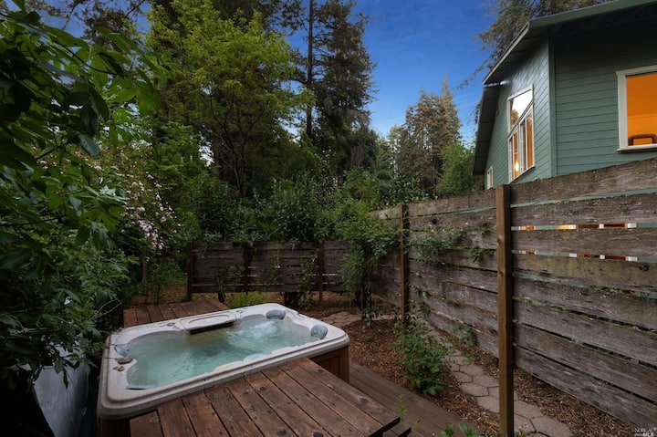 Cozy Cottage In Redwoods, Hot Tub, Walk To River - Monte Rio, CA