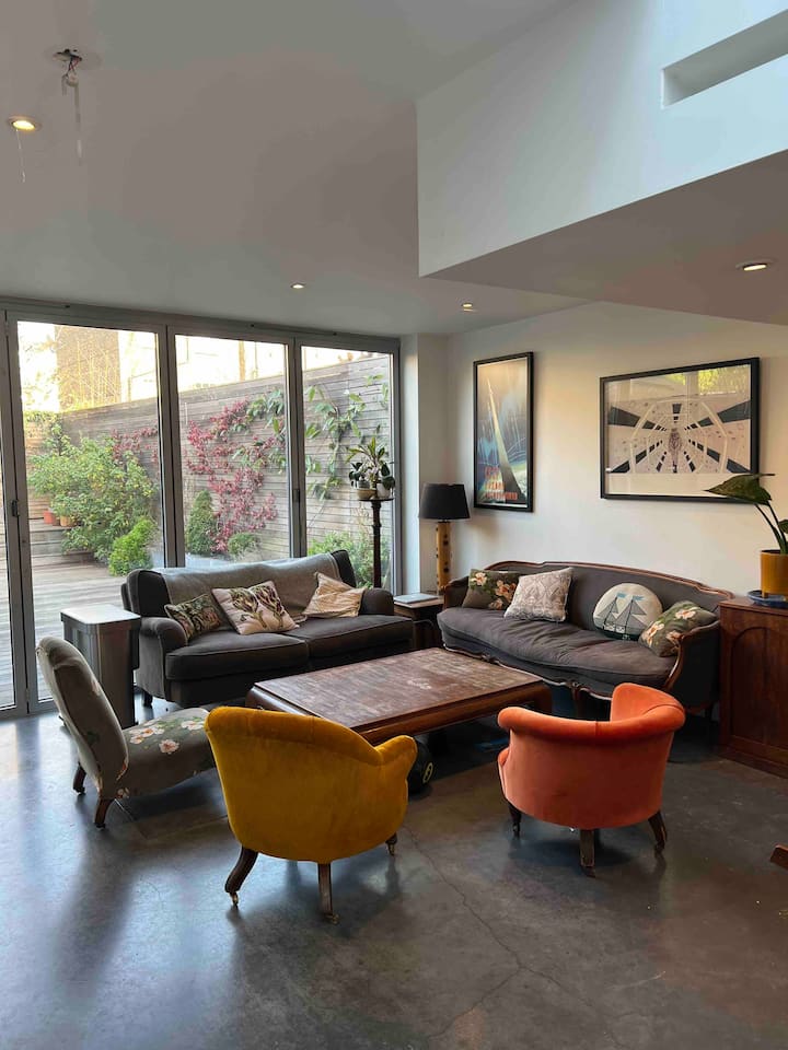 Entire Spacious 3-bedroom Townhouse: Ace Location. - Farringdon - London