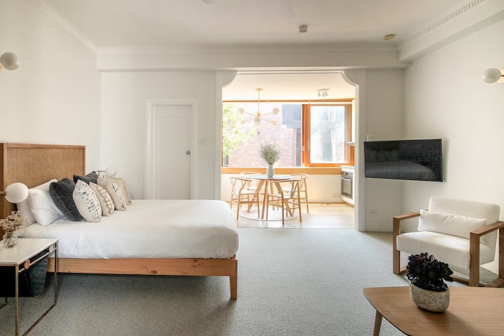 Light & Bright Studio In Potts Point - By Deb - Lane Cove