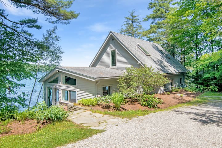 Gorgeous lakefront home close to Burlington! - Cottages for Rent in ...