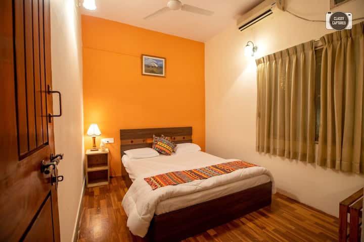 Rustic Cheerful Ac Double Bedroom - Bangalore
