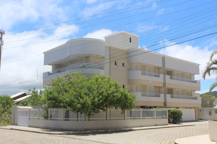 Apartamento Térreo Ed. Araúna. Praia De Mariscal - Bombinhas