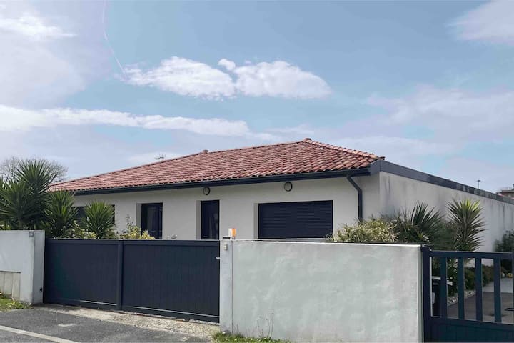 Grande Maison à 5 Mns En Voiture Des Plages - 巴約訥