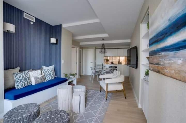 Spacious Modern Apartment With Gym And Pool - Vancouver