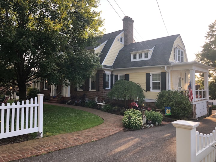 La Kaye Fle'-the Flower House 
Exec Ste W/ Parking - Media, PA