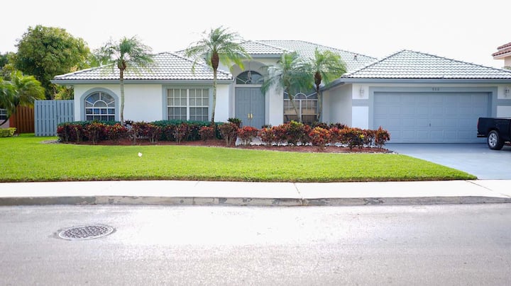 Your 2020 Superbowl Home W/ Pool&gated Entrance - Pembroke Pines