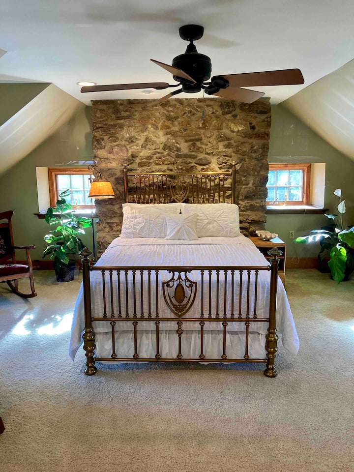 Charming 1693 Historic Farmhouse-private Suite - Media, PA