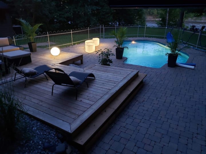 Maison En Ville Avec Vue Incroyable Piscine Et Spa - Lévis