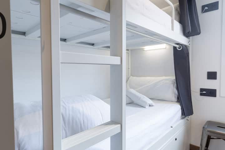 Airhostel Airport Barcelona Private Room (205) - El Prat de Llobregat