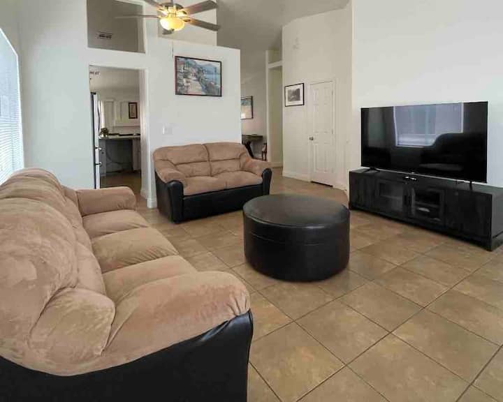 Fantastic  Home Sleeps-8 W/gaming Area, Edc Ready! - North Las Vegas, NV