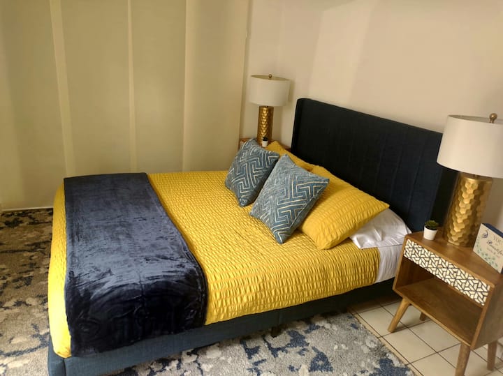 Peacock Cottage Room - Miami, FL