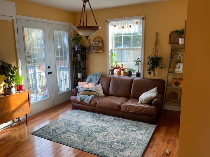 Stay At The Flower Patch - Fredericton