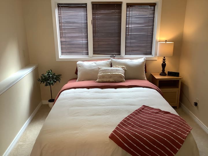 Two Room Suite Near Airport, College & Hospitals - Billings, MT