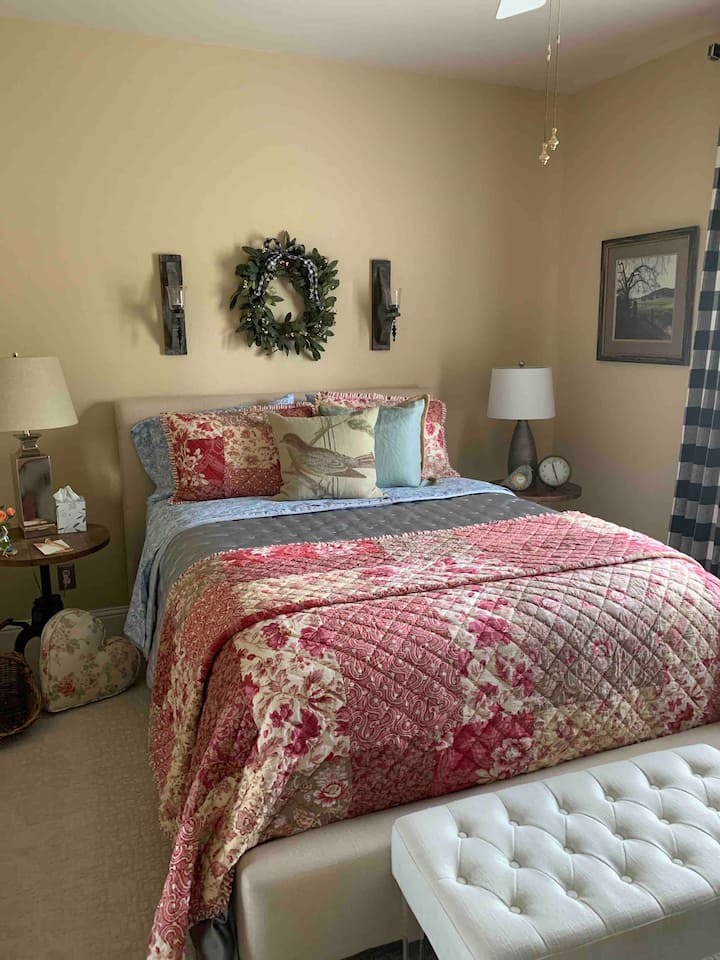 Yahweh House Quaint ~N~cozy Queen Close To Bethel - Redding, CA