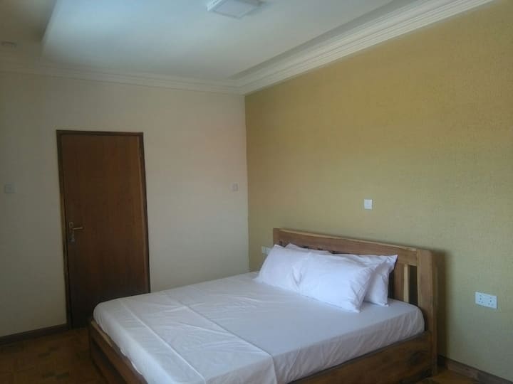 Welcoming 9 Bedroom Bed/breakfast In Kumasi City - Kumasi