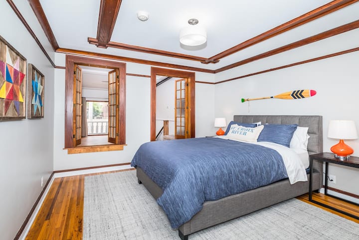 Main Street Retreat - Stillwater, MN