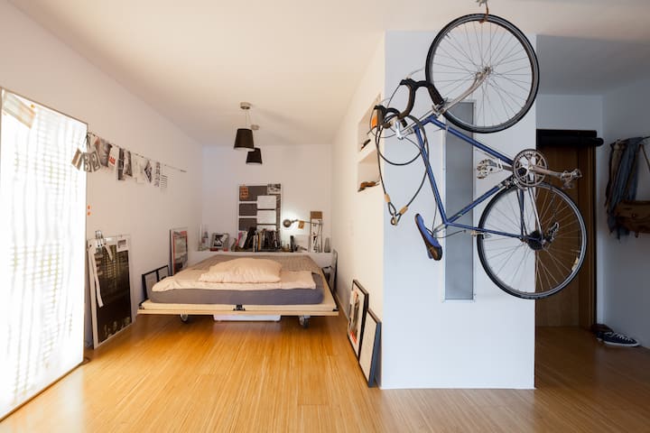 Studio Apartment - Central & Quiet + Balcony - Munique