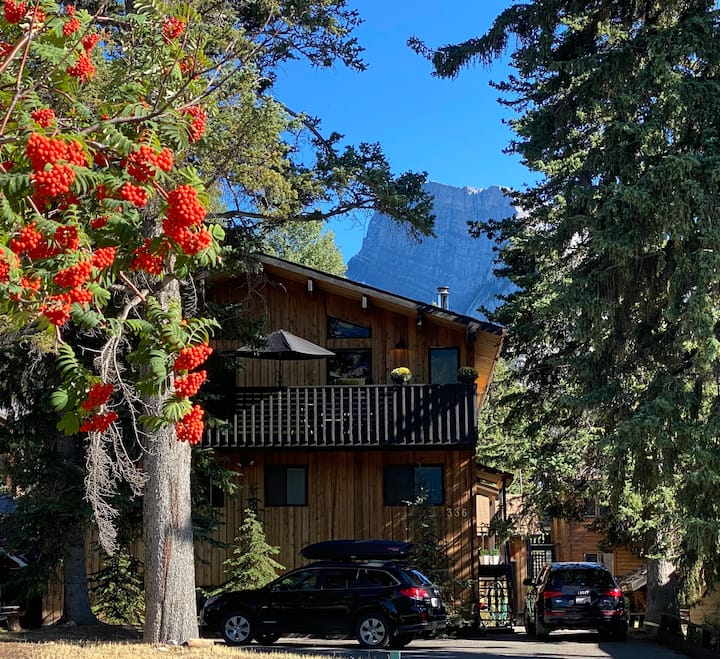 Beautiful Chalet With Unbeatable Location In Banff - Banff