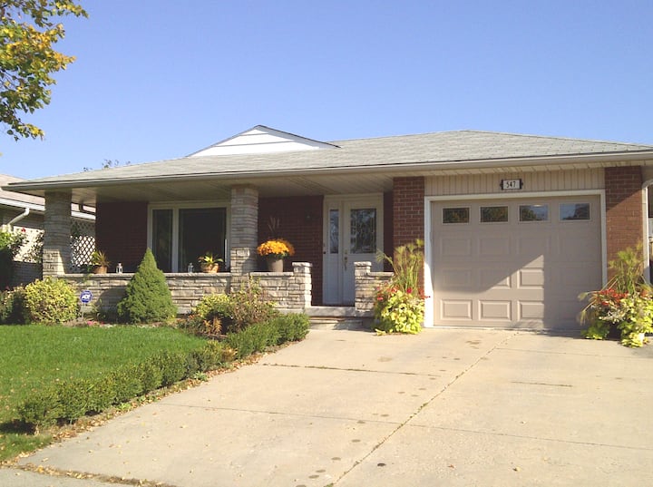 Beautifully Clean - 2 Bedroom (Sleeps 5+infant) - Waterloo, ON, Canada