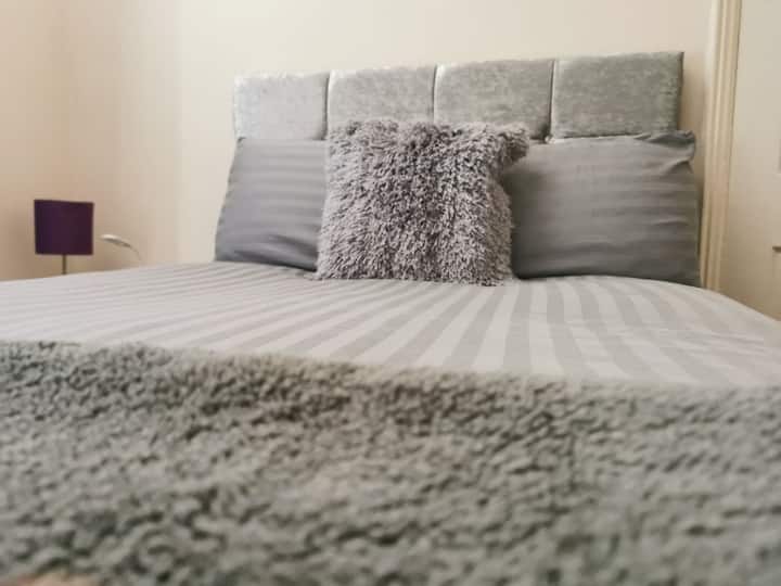 The Park Lane Retreat - (Contractors Welcome!) - Teesside University