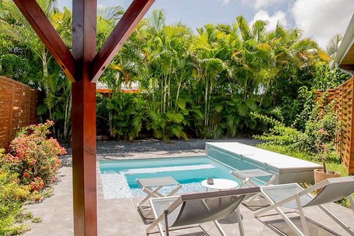 Fleurs De Canne Raisins Clairs Piscine Privée - Guadeloupe