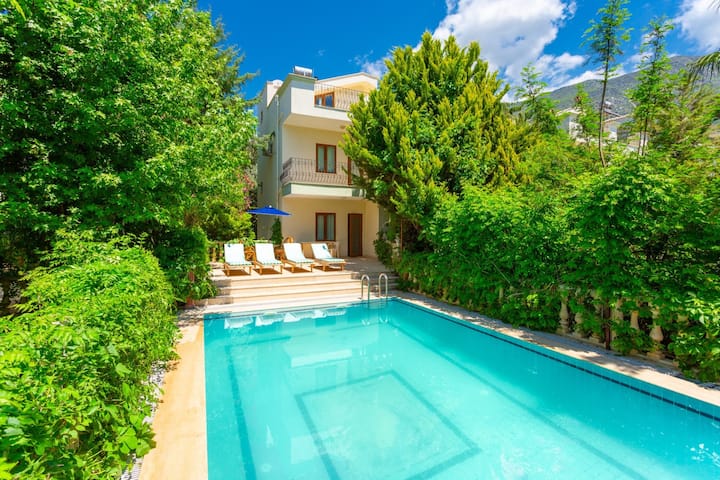 Kalkan Merkezde Plaja Yakın  5+1 Villa - Helisonia - Kalkan