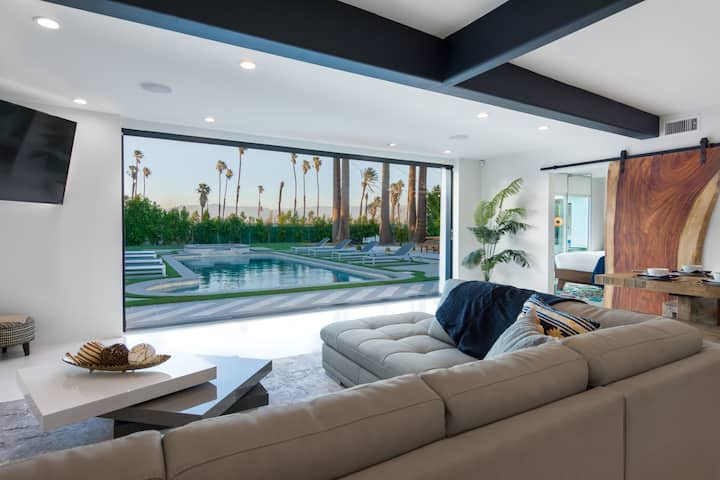 Private Luxury Retreat. 6 Bedroom+bonus Kid's Room - Palm Springs, CA