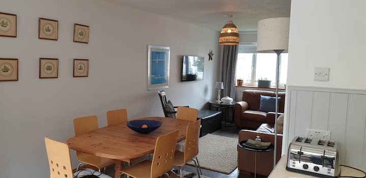 Modern House Close To Cowes Centre With Parking - Isle of Wight