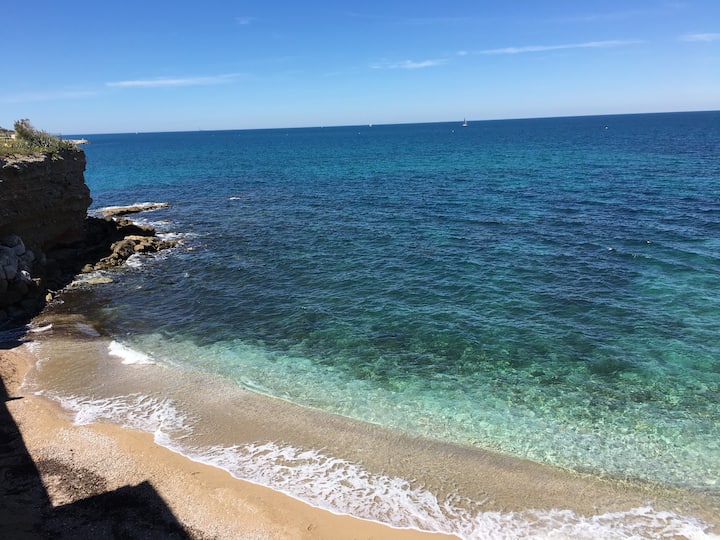 Mer D’un Côté, Massif Des Calanques De L’autre ! - Marseille