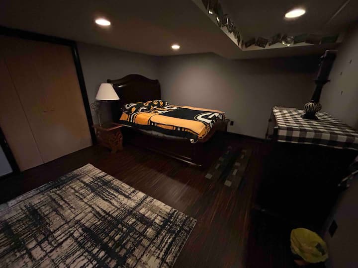 Large Room With Access To Free Bus To Lambeau - Green Bay, WI