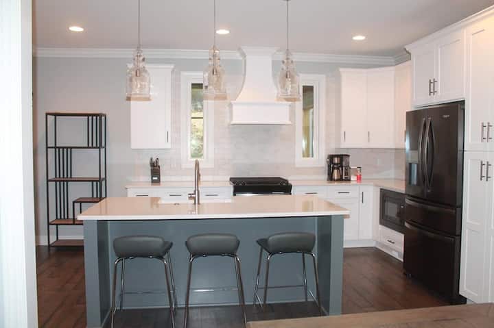 Farmhouse Vacation Sleeps 9 - Chattanooga, TN