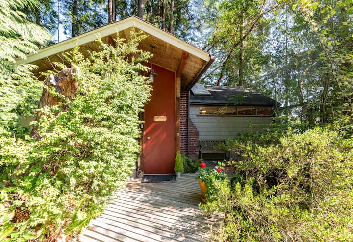 Sandy Hook Beach Shack - Bainbridge Island, WA