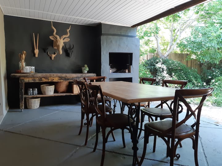 Tranquil Greyton Cottage - 1 King/ 2 Singles - Greyton