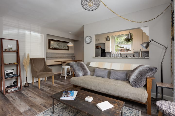 Charming & Cozy 10 Minutes From Downtown - Nashville, TN