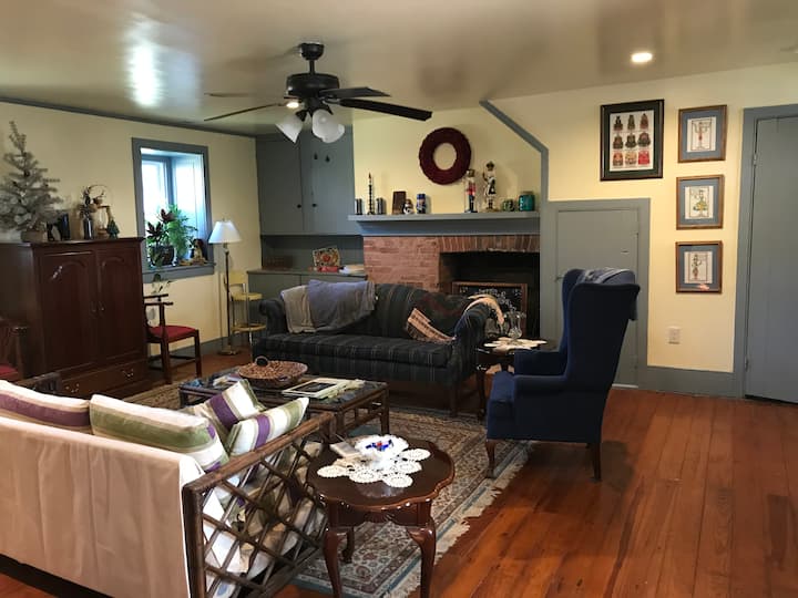 Unique Historic Home -  Springhouse 1803 - Hagerstown, MD