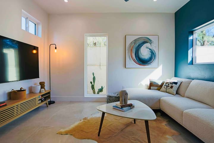 Newly Built! Modern Casita | King Bed | Central Ua - Tucson, AZ