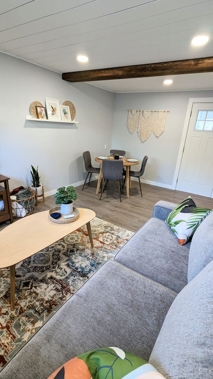 Poco Family Suite W Hot Tub - Sleeps 6 & Spacious - Coquitlam