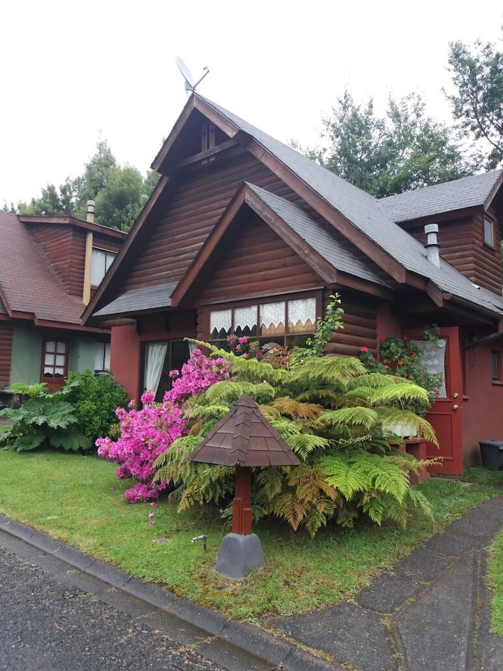 Casa-pucon,  1.8km Centro-condominio Seguridad 24h - Pucon