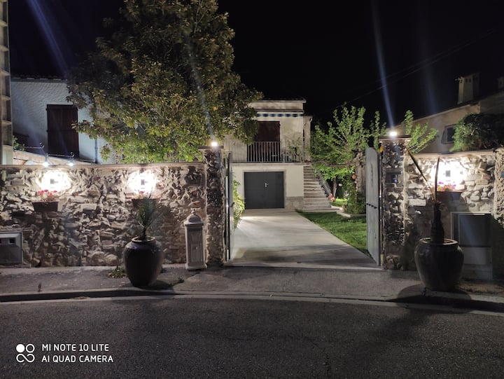 Maison Rez-de-chaussée Près Du Centre Ville Darles - Arlés