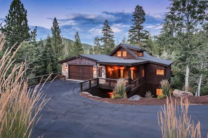 Hillside Hideaway 3700sf Private Mountain Retreat - Truckee, CA