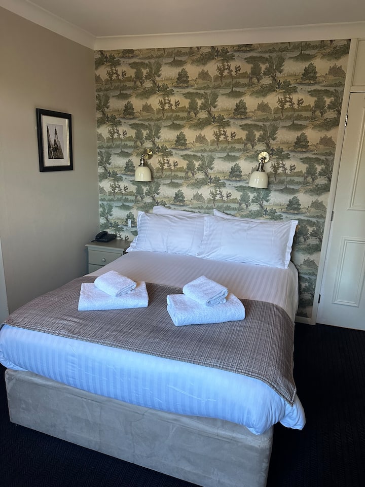 Cosy Lake District Pub - Ravenglass