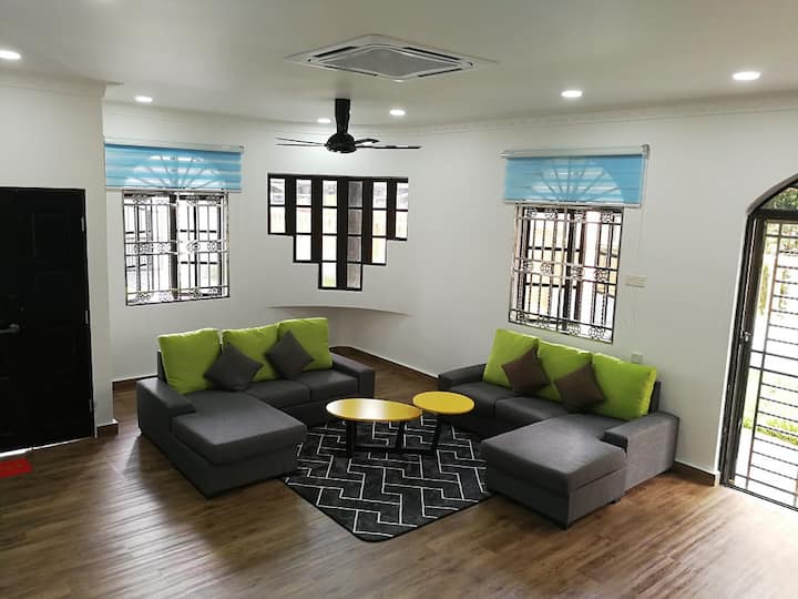 Muar Cozy Homestay! 3 Minute Drive To City. 16 Pax - Muar