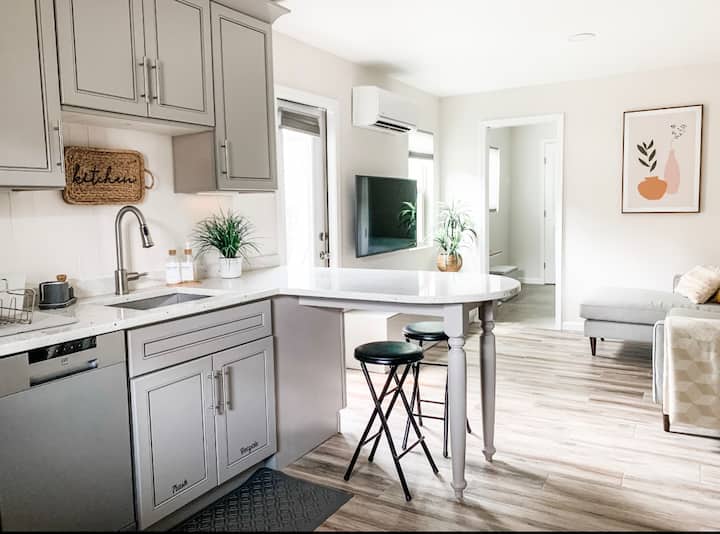 Modern 1 Bdrm Casita In Central Broadmoor Village - UNIVERSITY OF ARIZONA, Tucson
