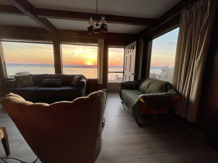 Windsurfers Cove, Shorefront Cottage - Rhode Island