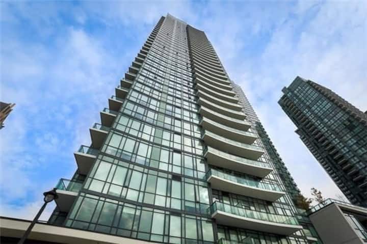 Beautiful Condo With Parking Mississauga Downtown - Ontario